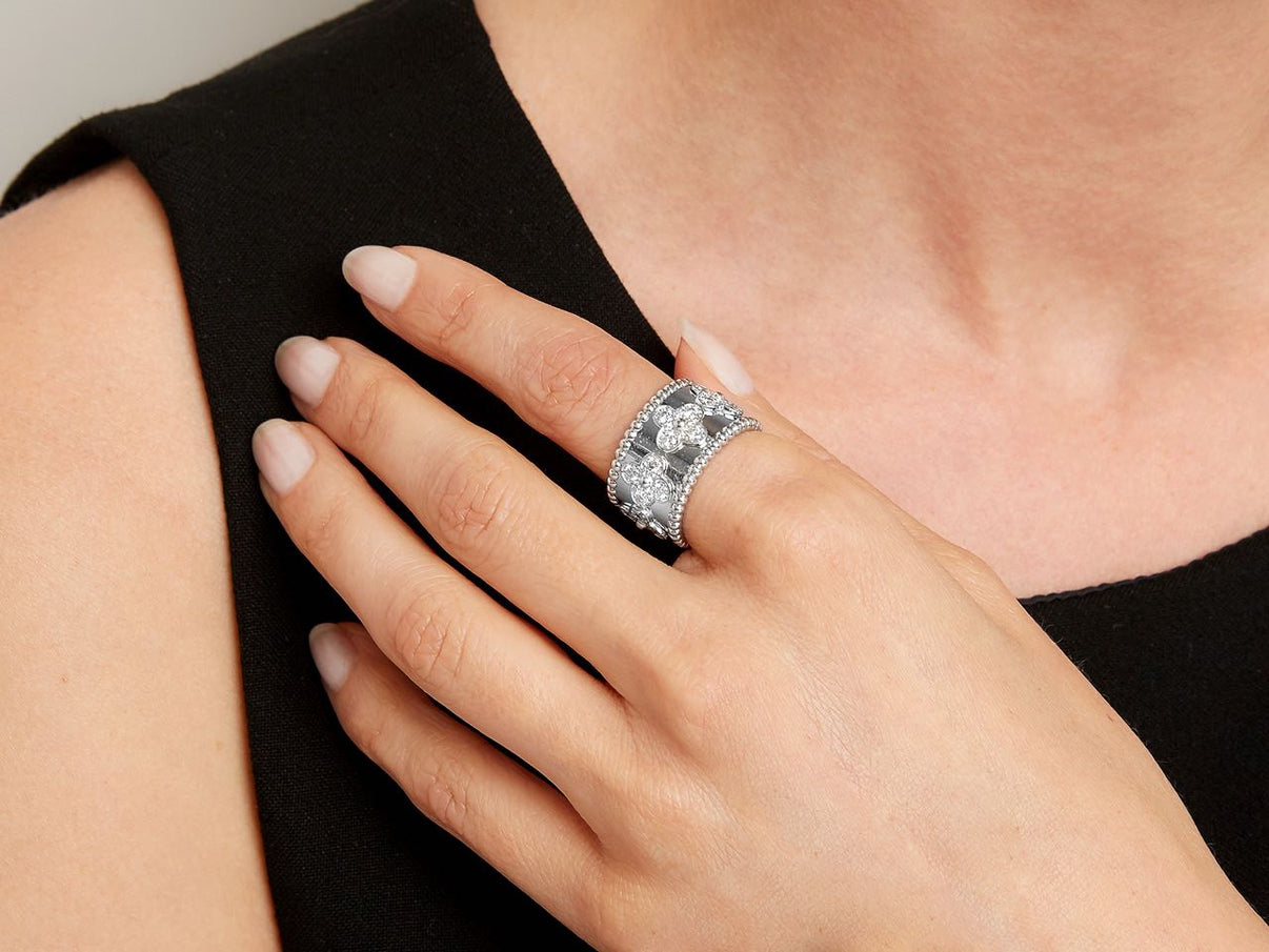 Van Cleef & Arpels 'Perlée' Clovers Ring in 18K Whit #515113 – Beladora